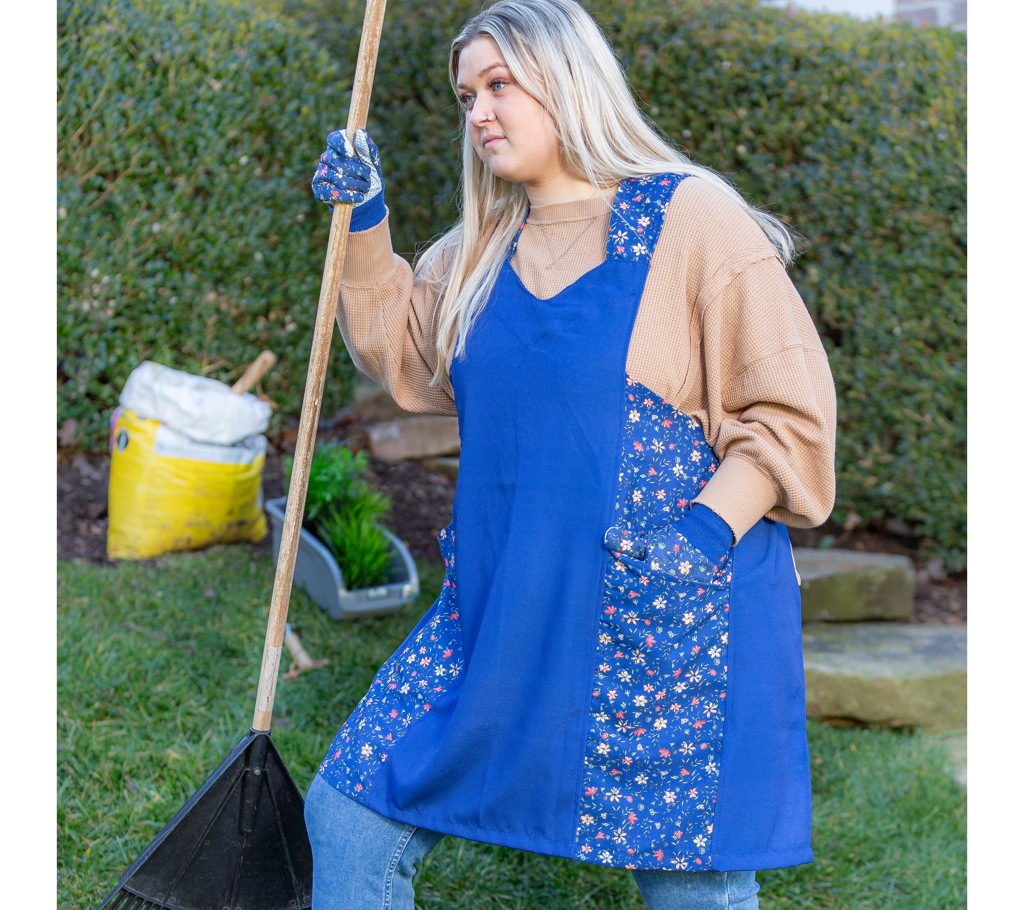 "As Is" Evergreen Edith Floral Gardener Full Apron and Gloves - QVC.com