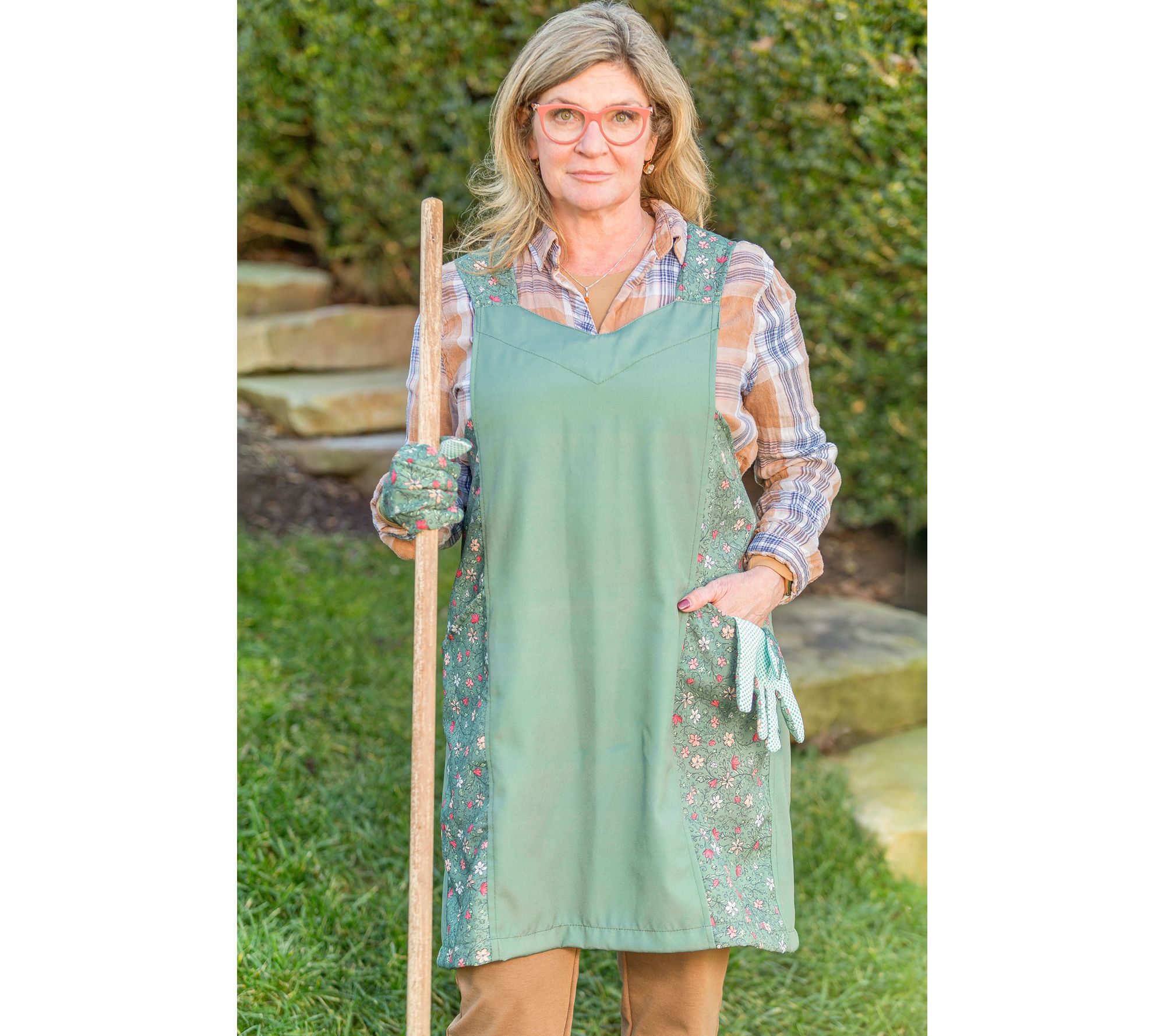 "As Is" Evergreen Edith Floral Gardener Full Apron and Gloves - QVC.com