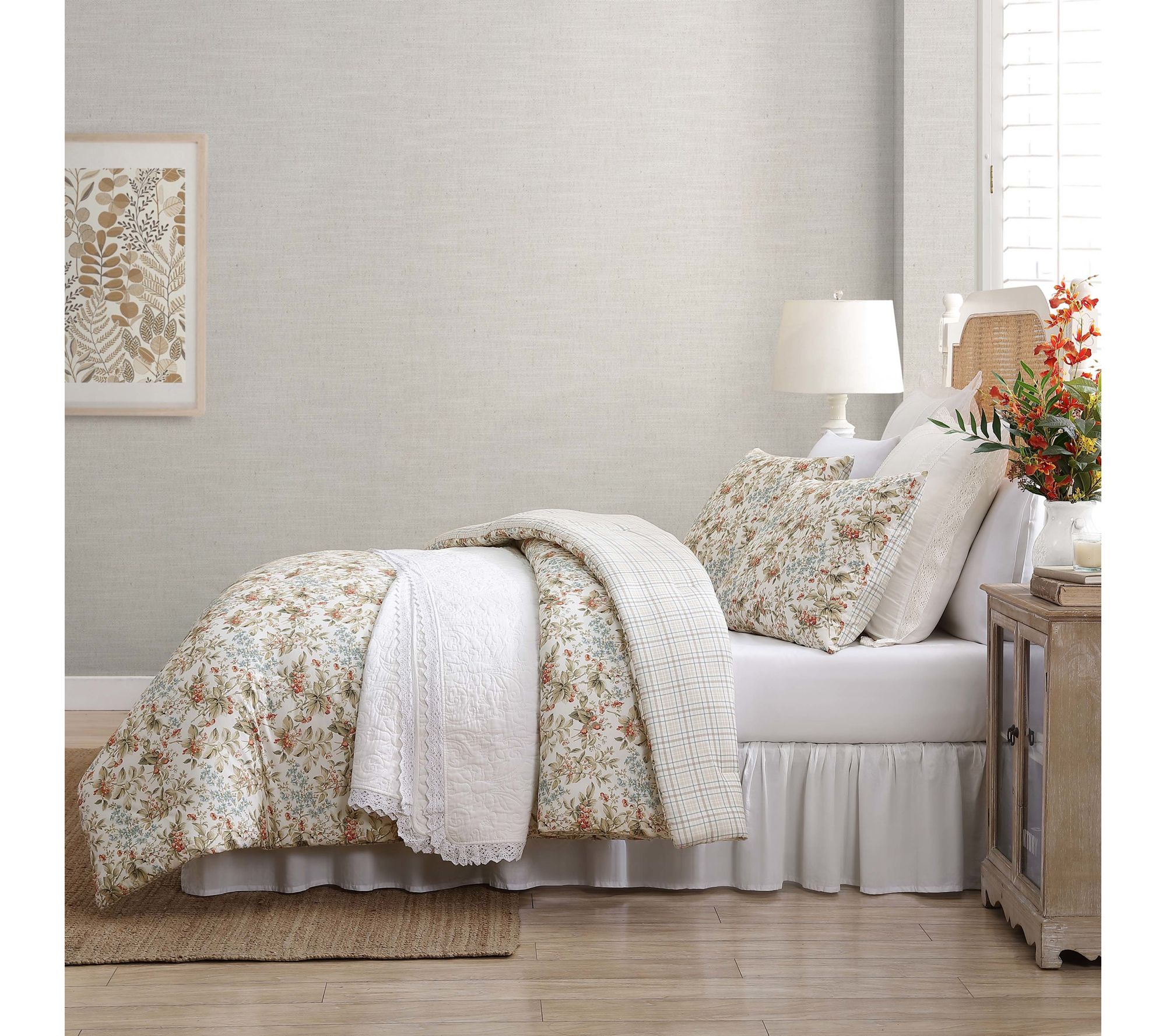 Laura Ashley Bramble Floral Full/Queen Comforter Sham Set - QVC.com