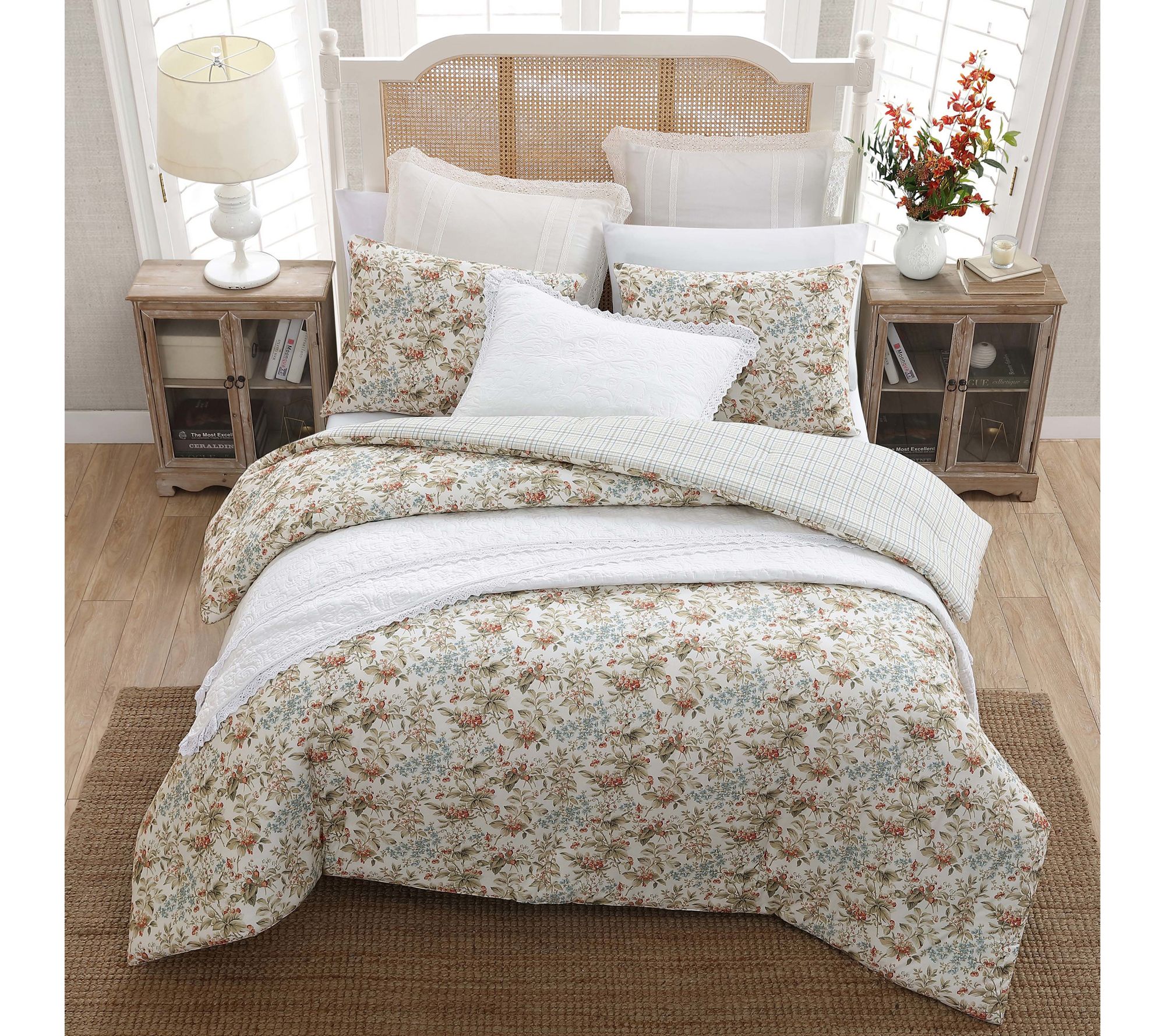 Laura Ashley Bramble Floral Full/Queen Comforter Sham Set - QVC.com