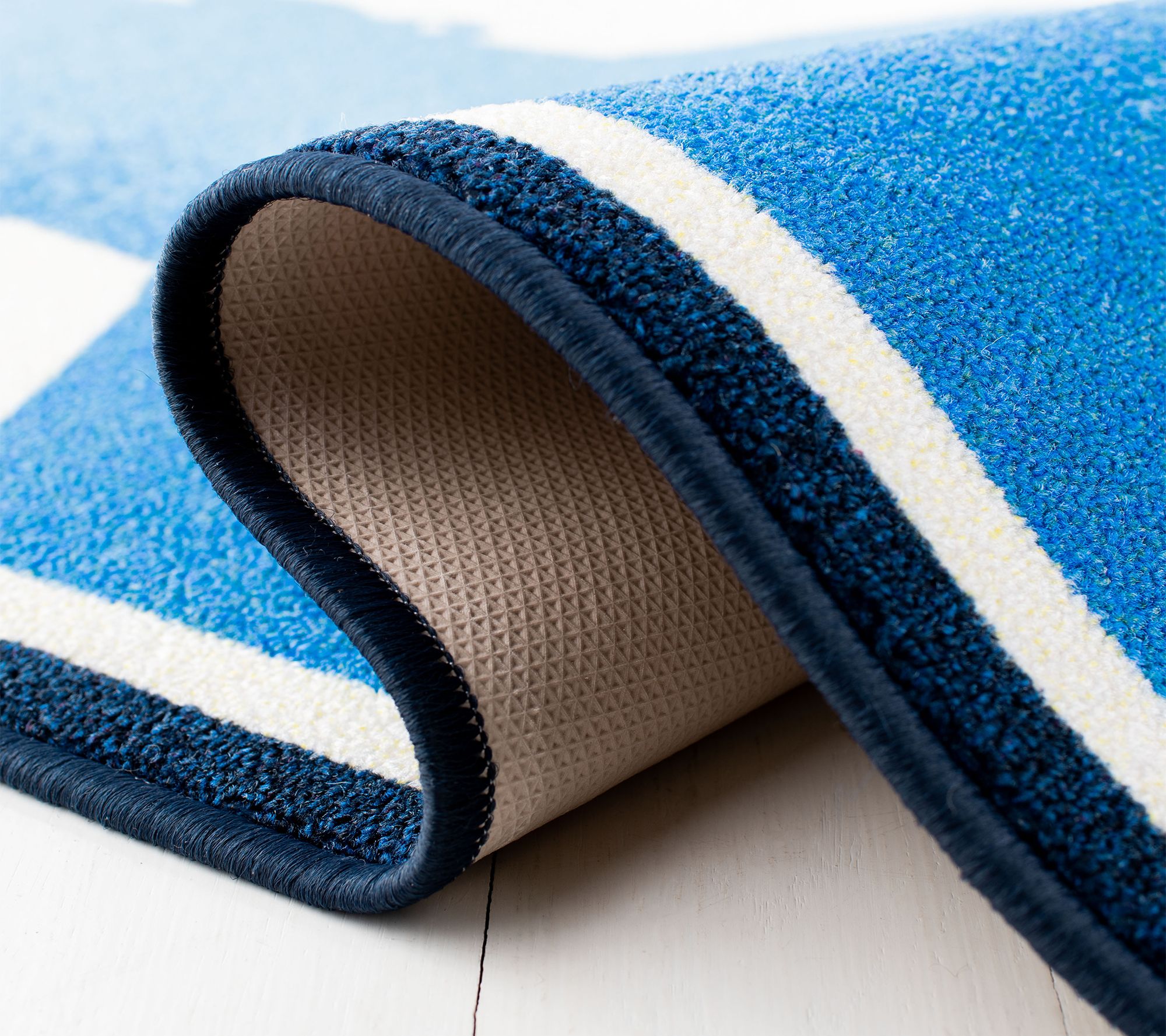 Safavieh Disney Collection Genie of the Lamp 2'3" x 3'9" Rug - QVC.com