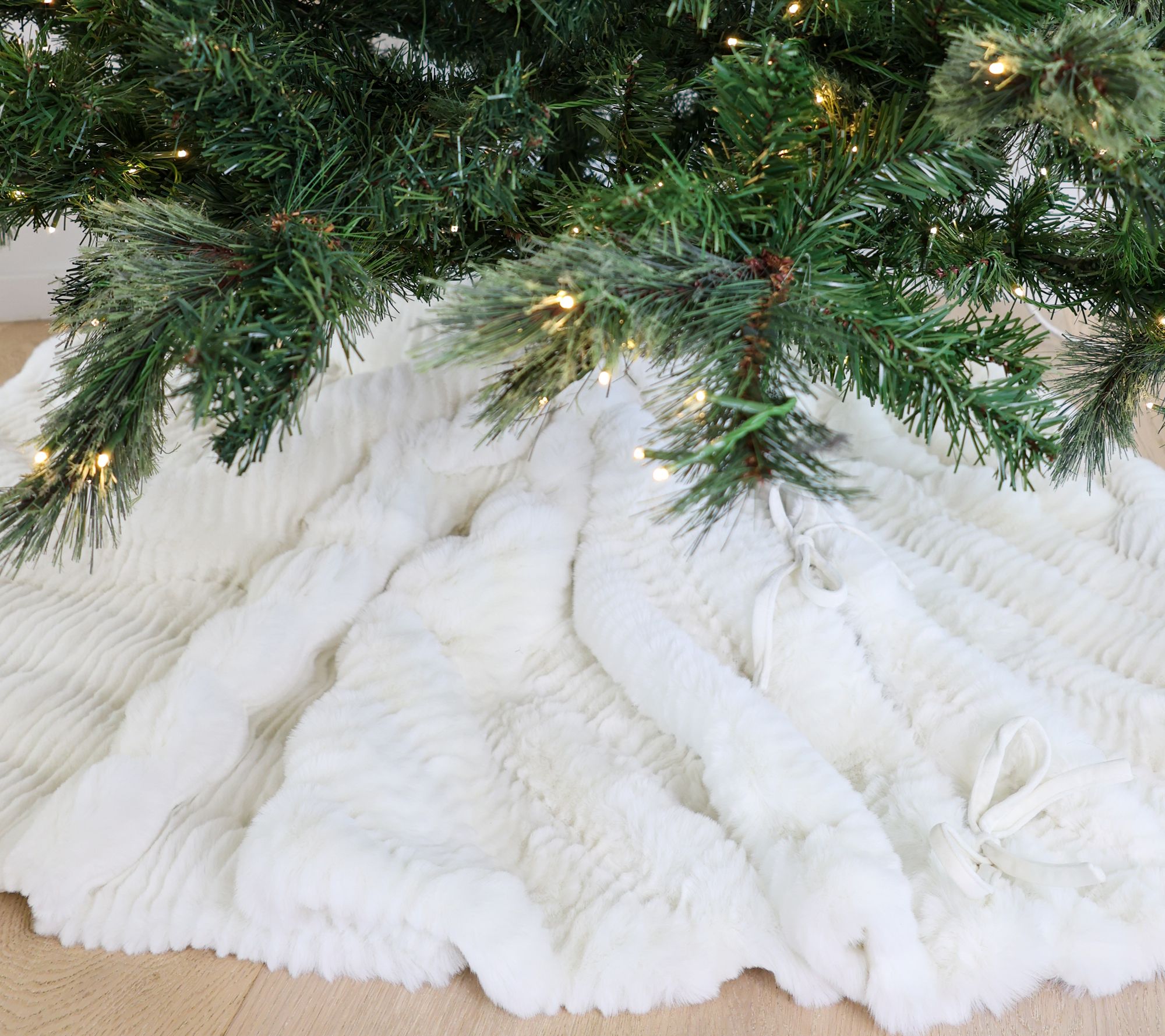 "As Is" BFF Collection 54" Slouched Faux Fur Tree Skirt - QVC.com