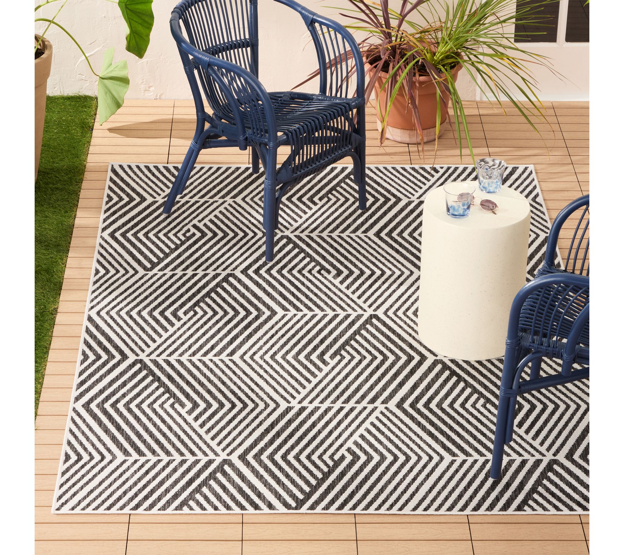 NMNY Patio Country Ombre Geo 5x7 Indoor/OutdoorRug - QVC.com