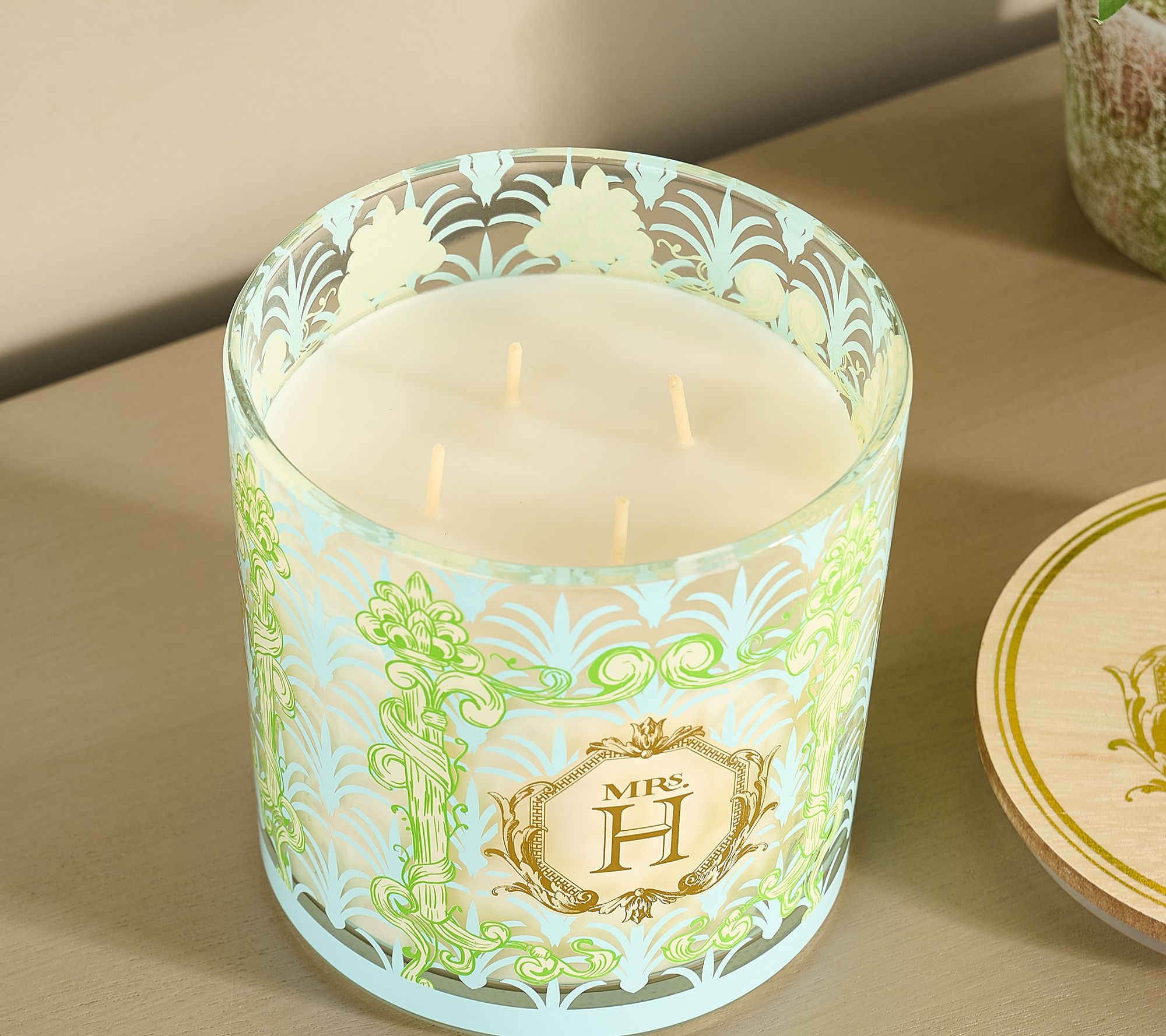 Mrs. H by Dee Hilfiger 22oz Coral Stone Candle with Wooden Lid - QVC.com