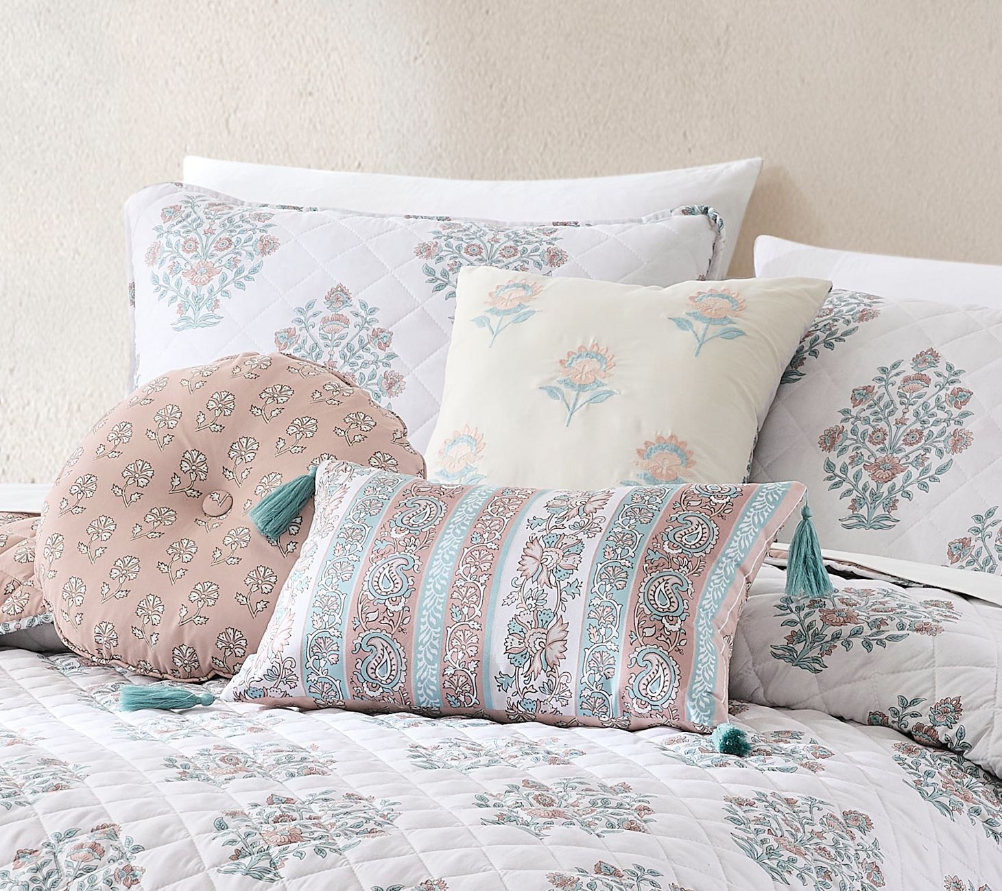 Lush Decor Sofia Flower Reversible Quilt 6Pc Set King/Cal King - QVC.com