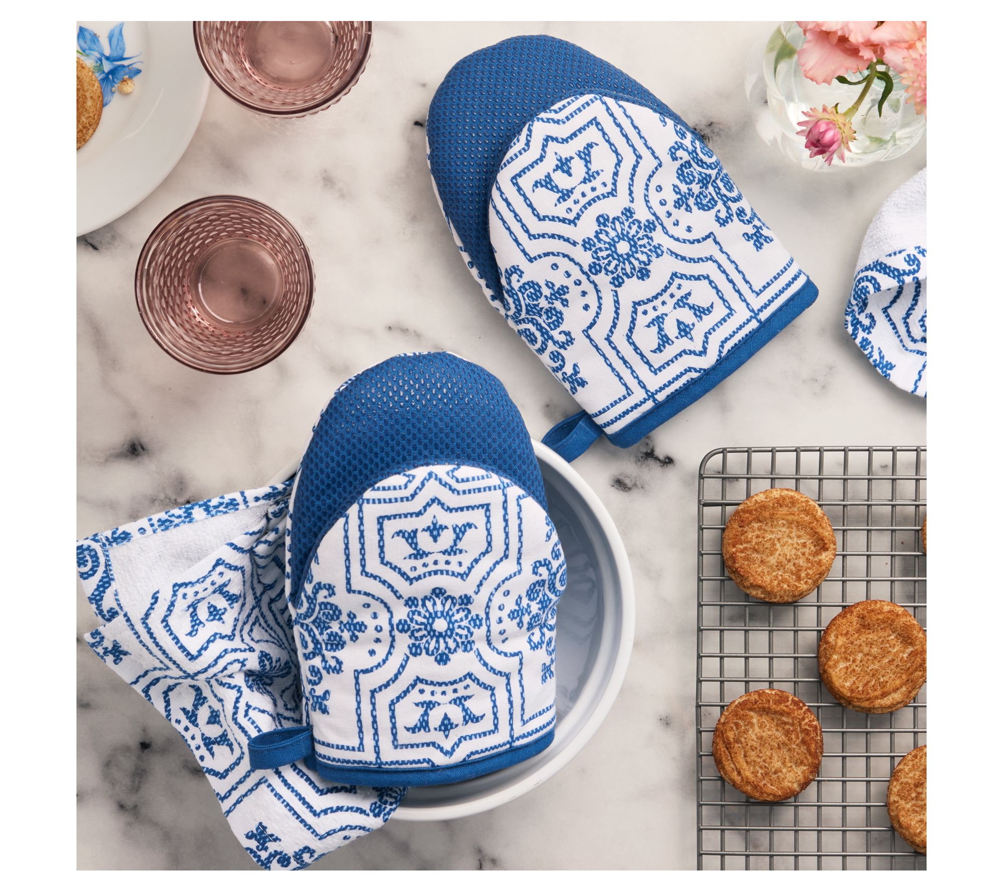 MARTHA STEWART Strie Medallion Mini Oven Mitt 2-Pack Set - QVC.com