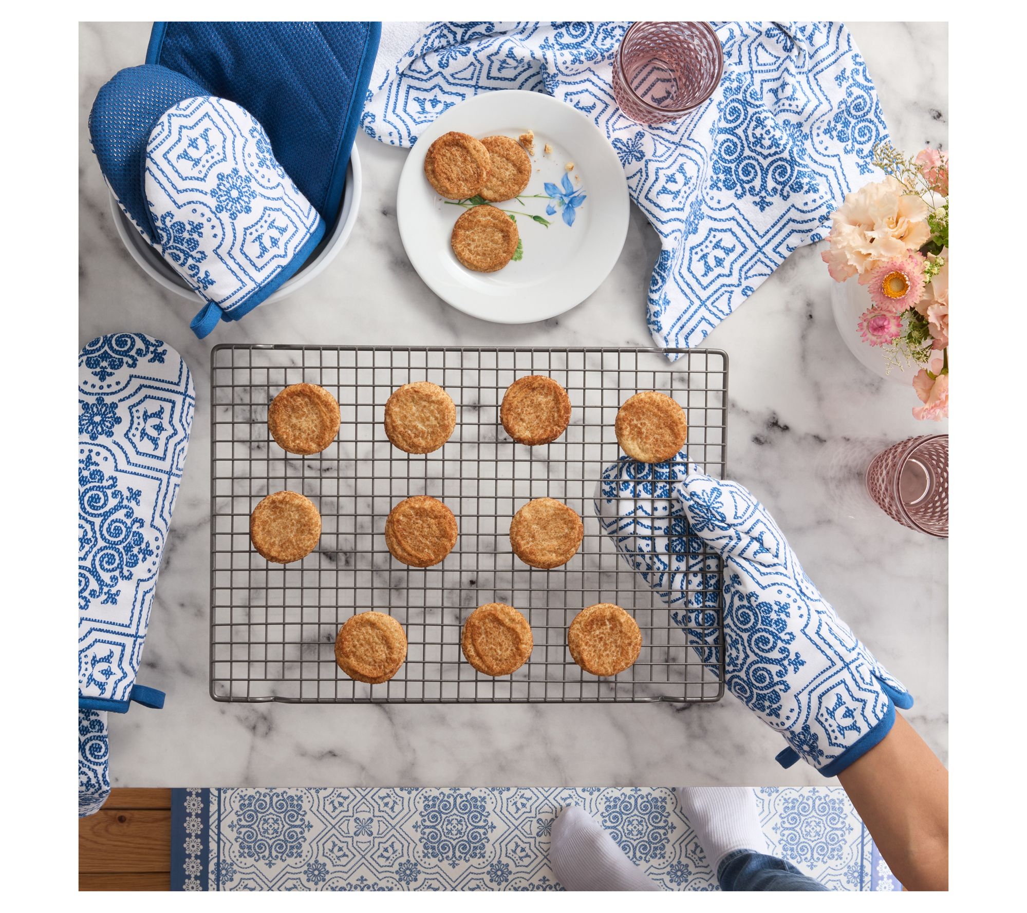 MARTHA STEWART Strie Medallion Mini Oven Mitt 2-Pack Set - QVC.com