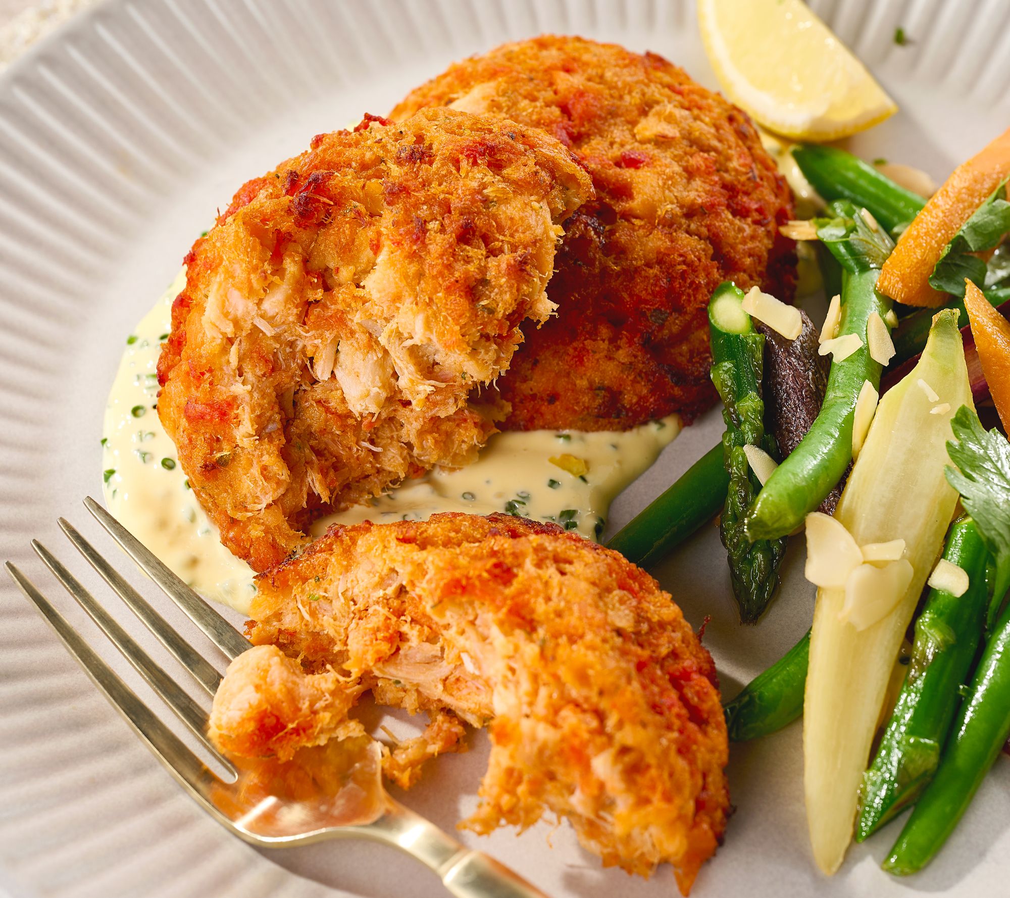 Egg Harbor (8) 6-oz Jumbo Lump Blue Crab & Lobster Cakes - QVC.com