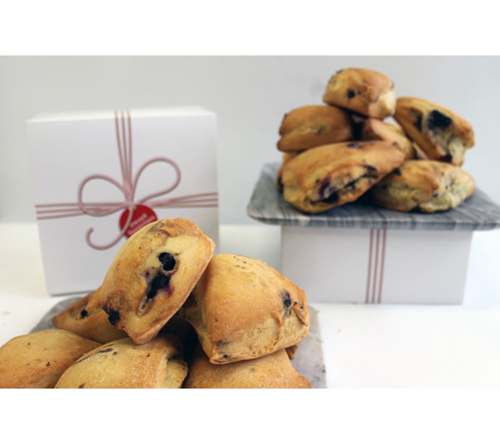 David's Cookies 16-piece Blueberry Scones - QVC.com