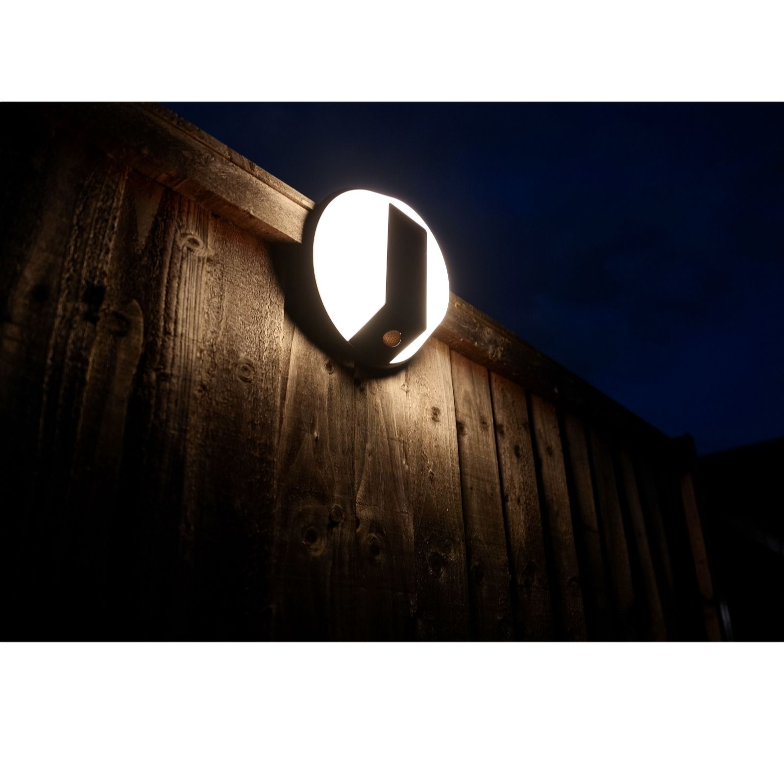 Outlet Buildcraft 500 Lumen Round Solar Security Light - QVC UK