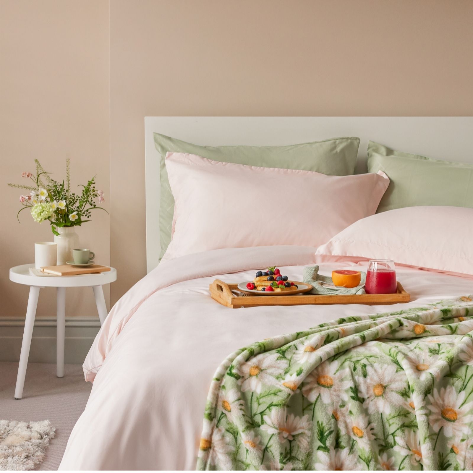 Outlet Cozee Home Velvetsoft Floral Printed Throw in Giftbox - QVC UK