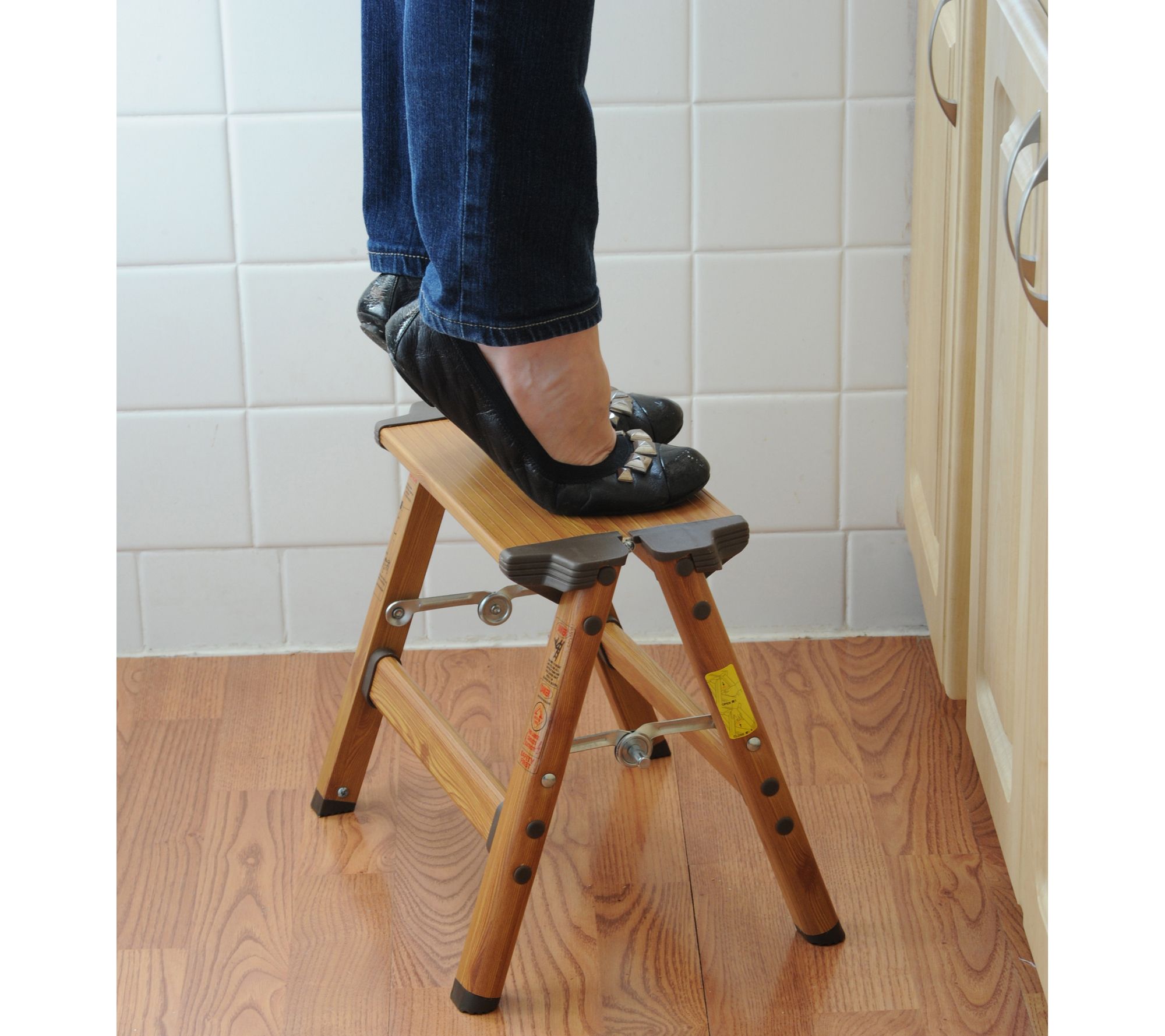 AmeriHome Lightweight 1-Step Ladder with Faux Wood Finish - QVC.com